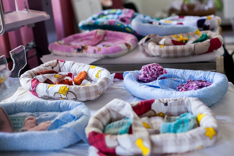 Maternitatea Polizu primeste primele "Fire de dragoste" - Itsy Bitsy