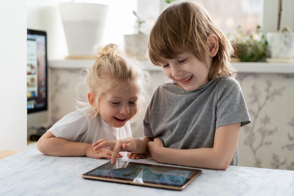 Cine sunt copiii generatiei Alpha? - Itsy Bitsy