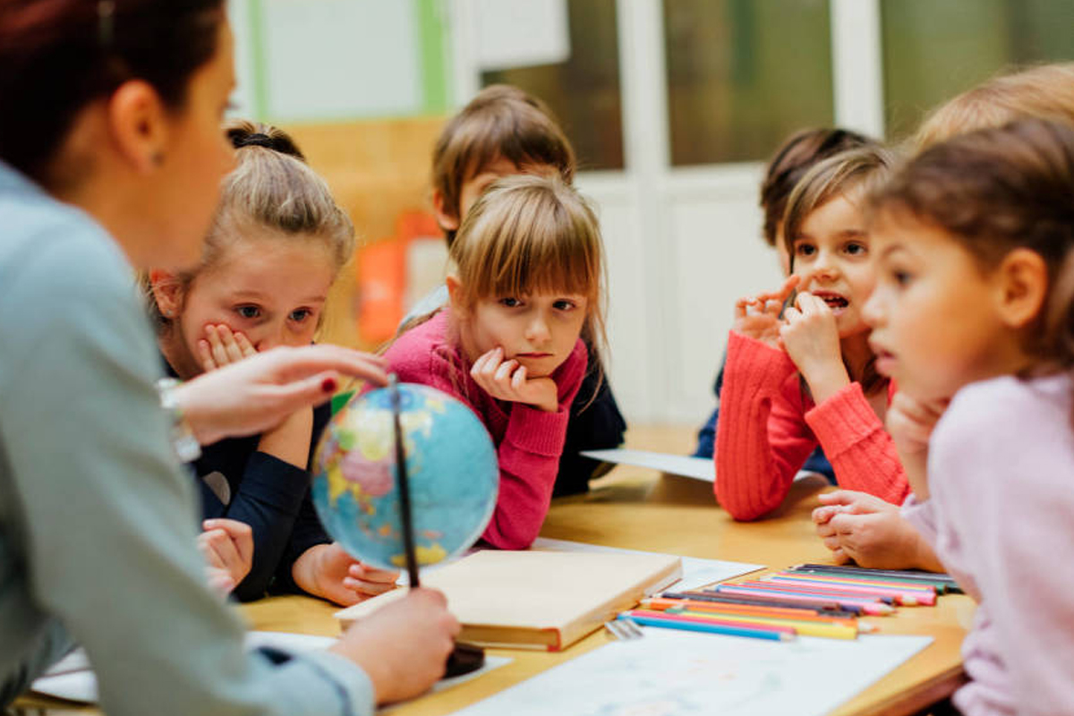 Intre scoala si acasa: Cine este responsabil de educatia copilului ...