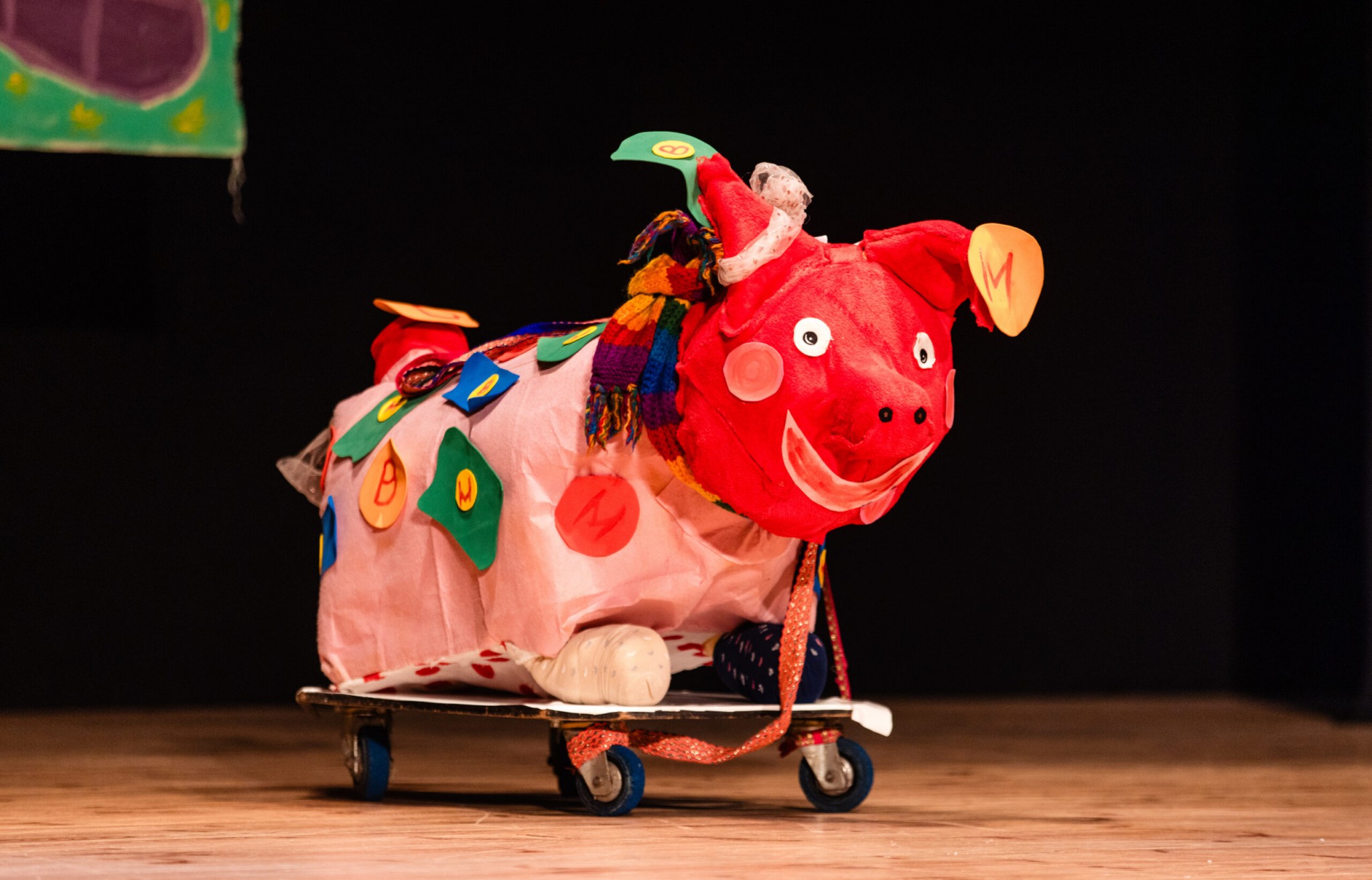 „Hai să ne jucăm la teatru!” – spectacole pentru întreaga familie cu ...
