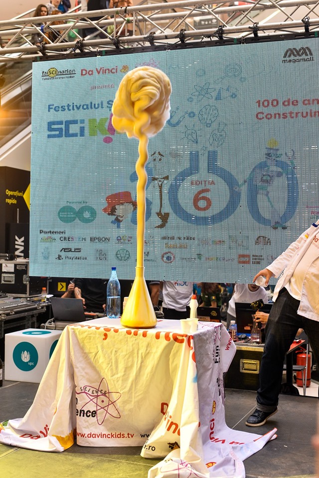Mega Tabelul Periodic al Elementelor la SCIKIDS Festivalul stiintei ...